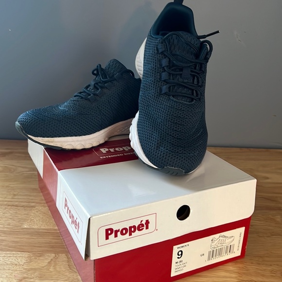 Propet | Shoes | Propet Sneakers Size 9 | Poshmark